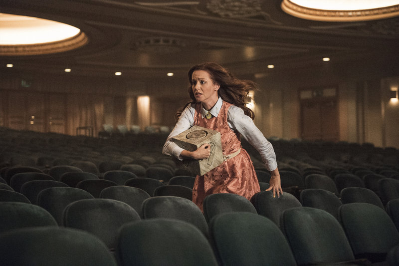 [04x01] Der Orden der Schatten (And the Dark Secret) - The Quest - Die ...