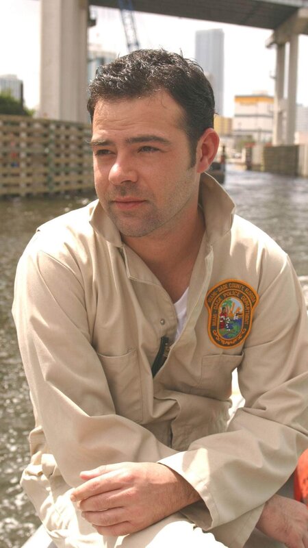 [02x01] Blutsbrüder (Blood Brothers) - CSI: Miami – TV Wunschliste