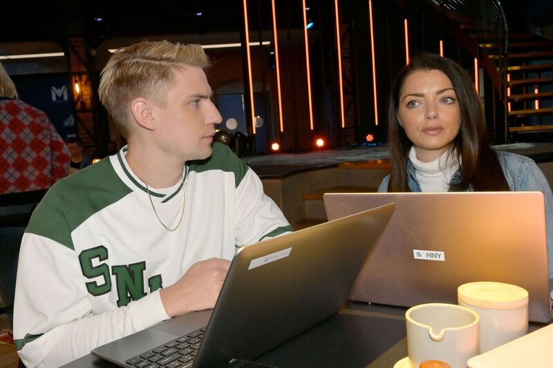 Toni akzeptiert Hilfe, Maren verpasst Termin durch VR - Gute Zeiten ...