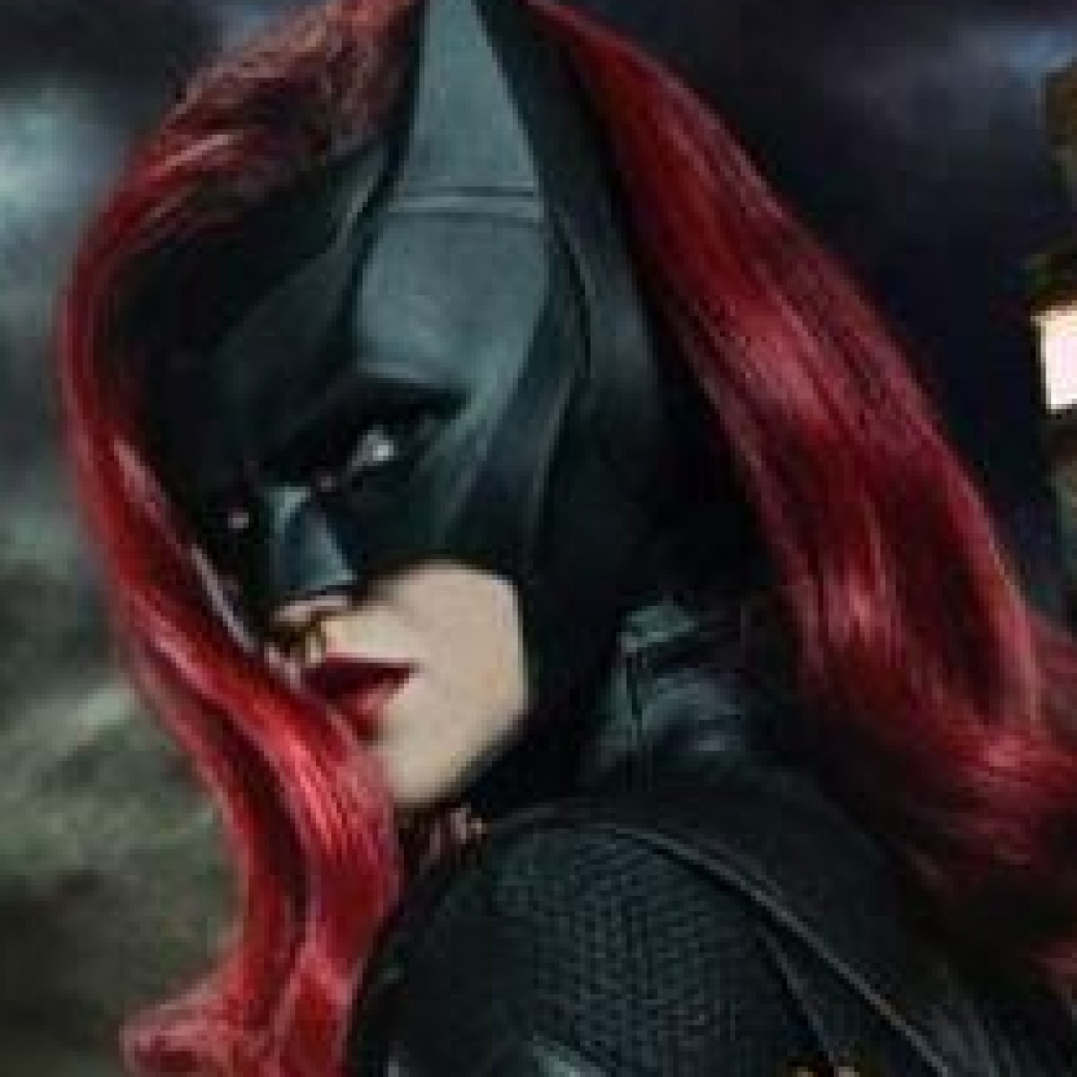"Batwoman": Erstes Bild mit neuer Protagonistin im alten Batsuit ...