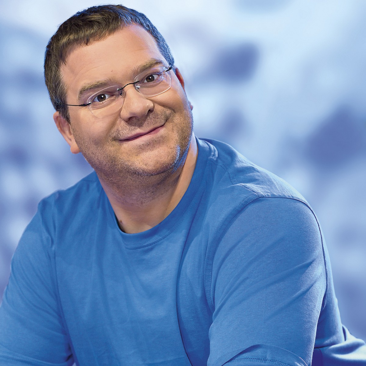 Elton präsentiert neue Comedyshow im KiKA - YouTuber Marti Fischer in ...