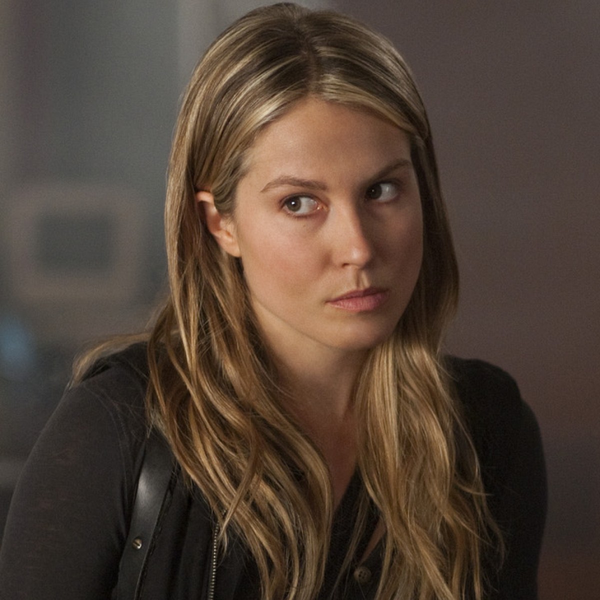 Sarah Carter neue Hauptdarstellerin bei "Rogue" - "Falling Skies ...