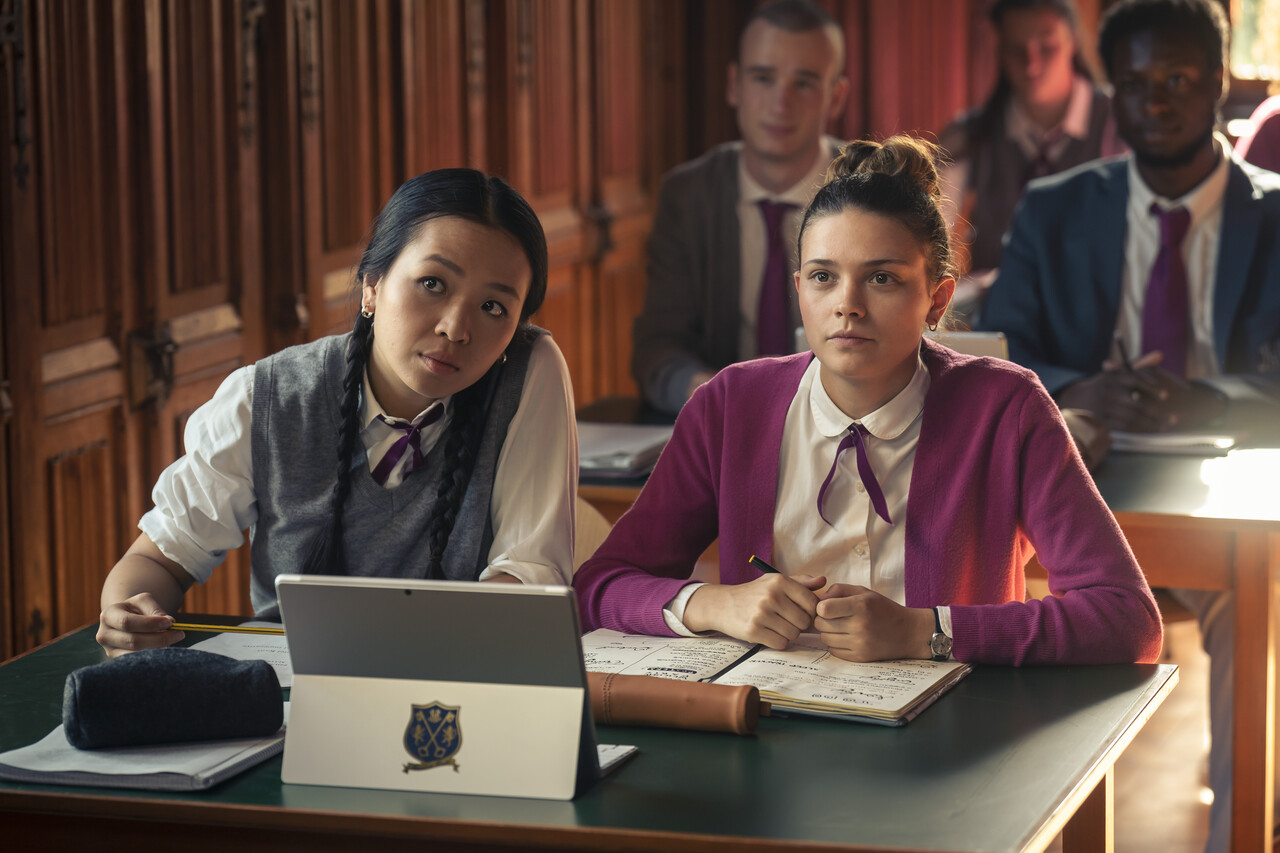 TV-Kritik/Review: "Maxton Hall": Gefällige Bestseller-Adaption ohne das ...