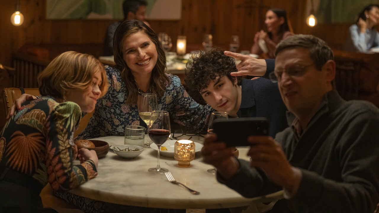 "The Chair Company": Verschwörungs-Comedy mit Tim Robinson feiert ...