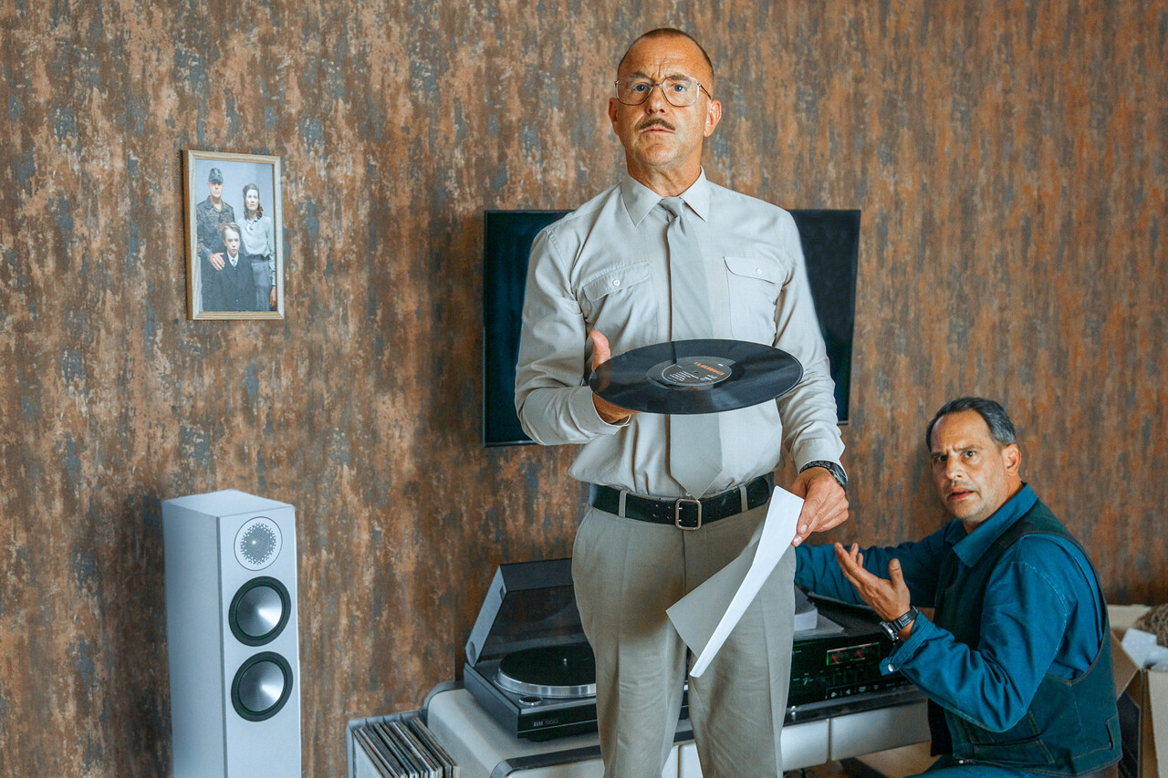TV-Kritik/Review: "Viktor Bringt's" vergnügt mit Moritz Bleibtreu und ...